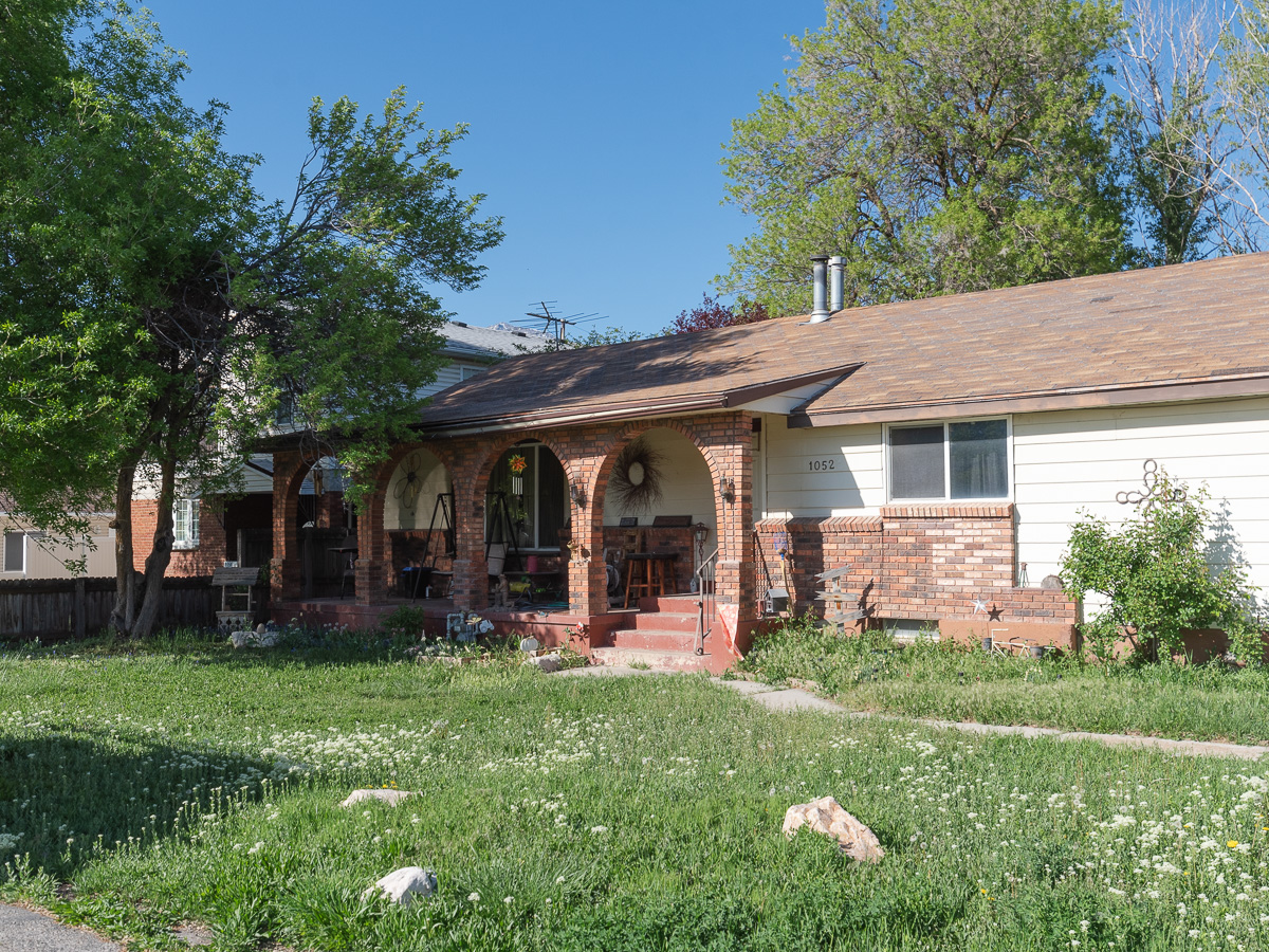 1052 N